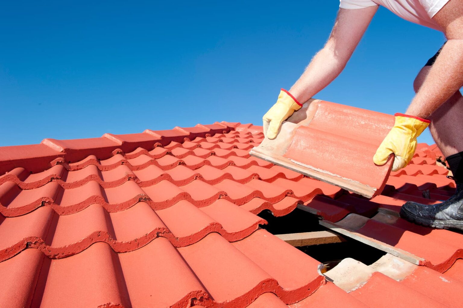 Tile Roof: What Is It and How Does It Compare to Other Roofing Types ...