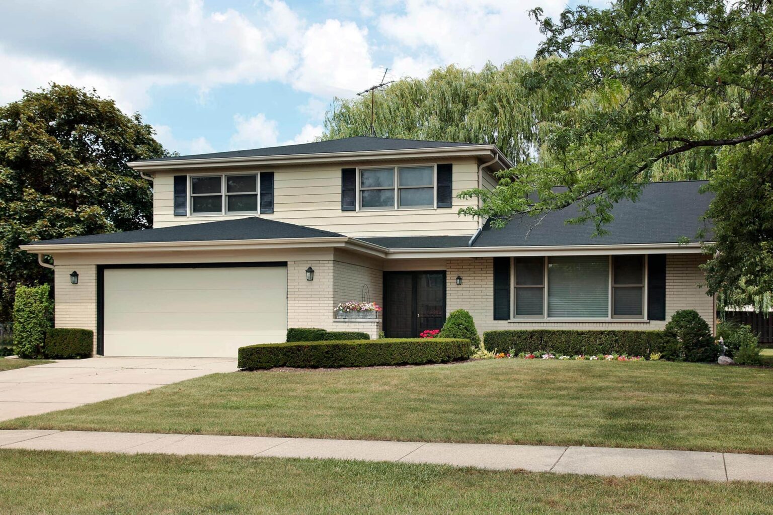 Split Level Houses: Definition, Features, and Characteristics – eXp ...
