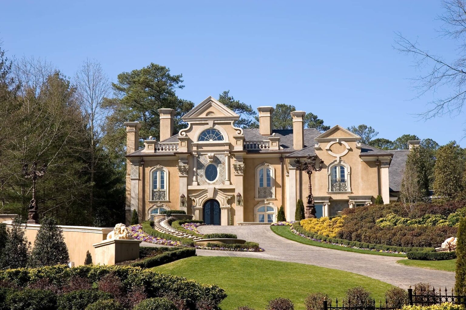 The 8 Types of Mansions and the Characteristics of Each – eXp Realty USA