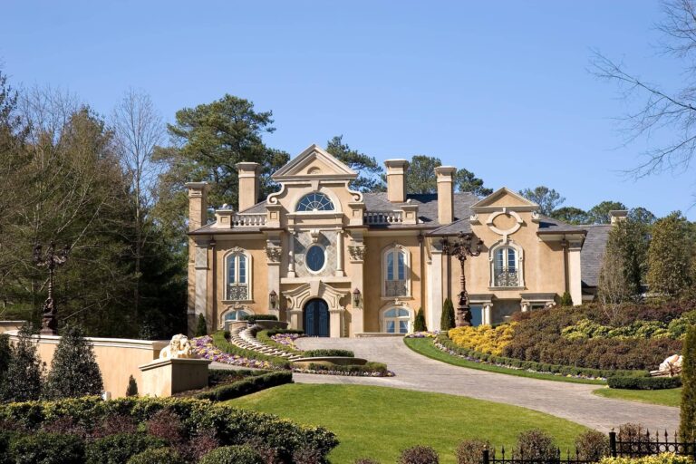 The 8 Types of Mansions and the Characteristics of Each – eXp Realty USA